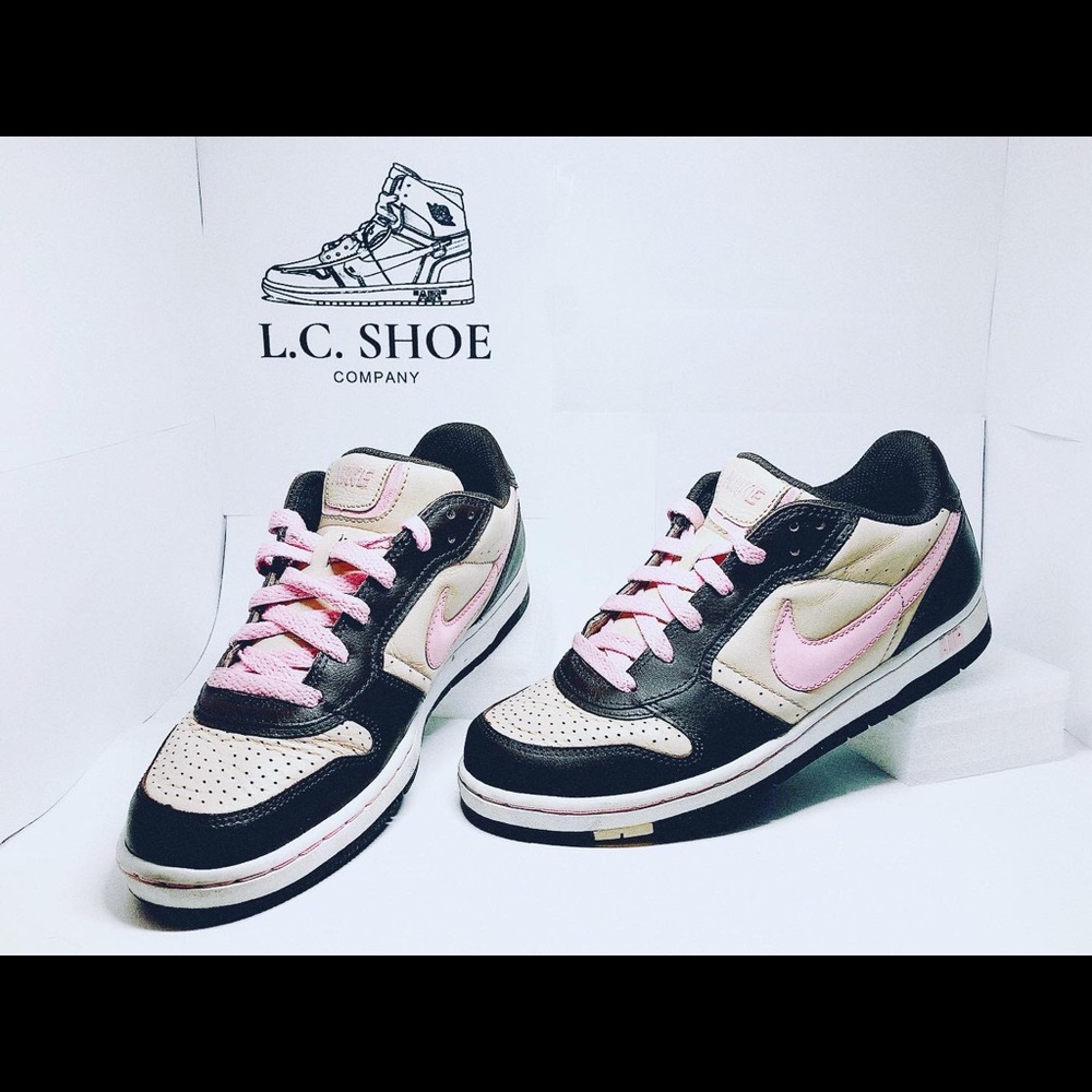 Rare Woman’s Nike Shoes - Gem